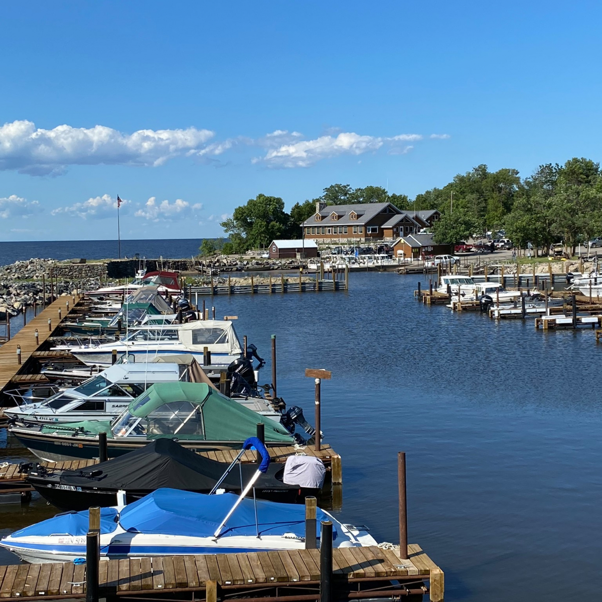 Arnesen's Rocky Point Lodge | Resort Photo Gallery